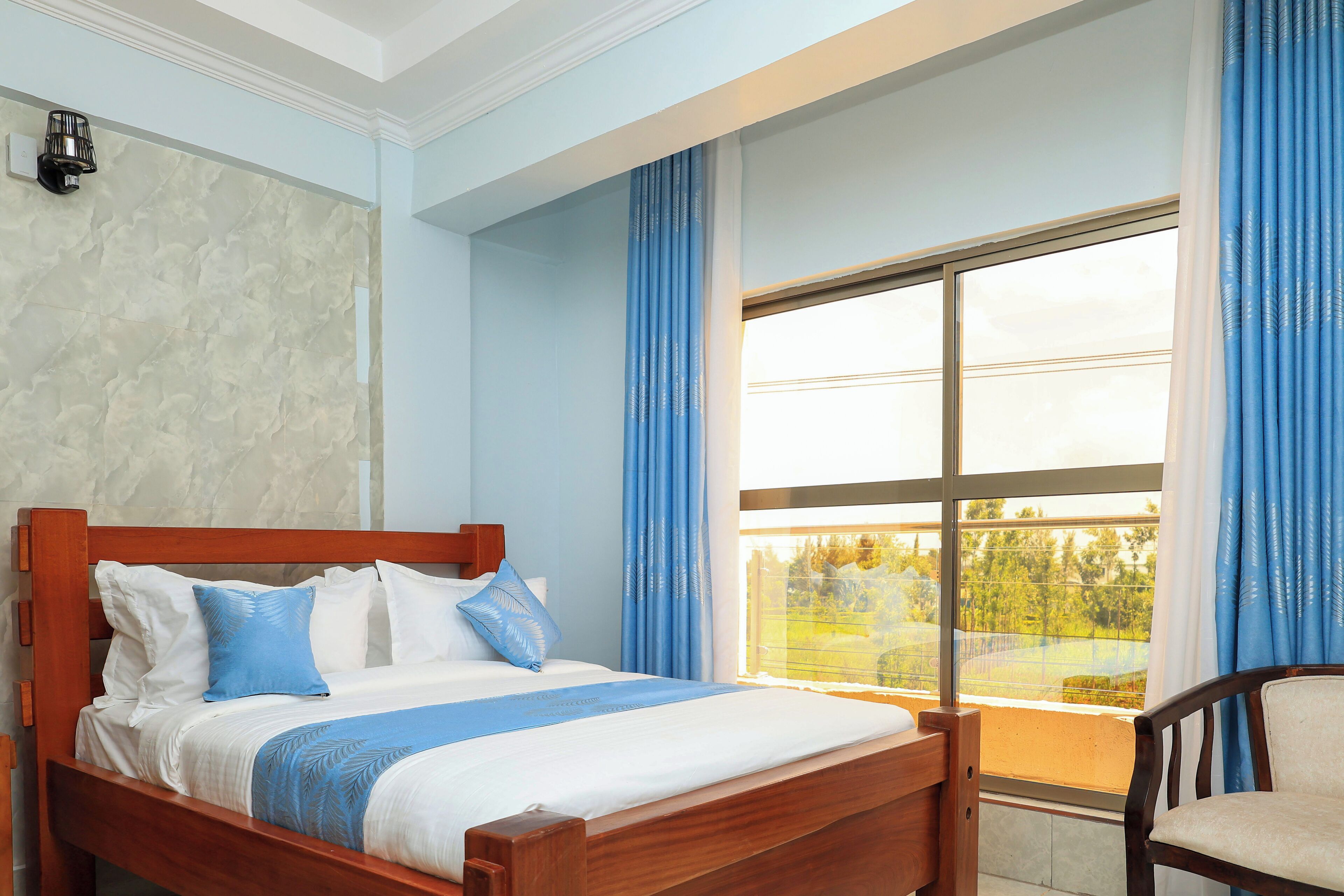 Quarto solteiro standard, sacada | Escrivaninha, espaço de trabalho para notebook