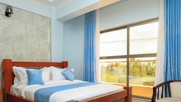 Quarto Individual Standard, varanda | Secretária, secretária adequada para computadores portáteis