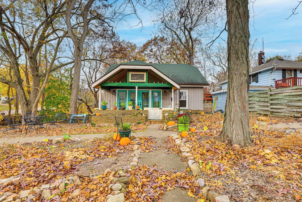 Walk To Downtown: Eclectic Wisconsin Dells Home - Lake Delton, WI