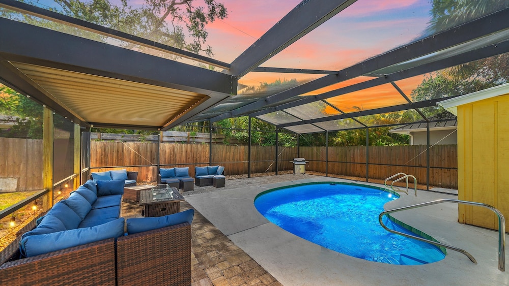 Casa De Flores 4 Bedroom Home - Sarasota, FL