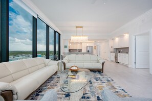 Apartamento em Condomínio Fechado, 4 quartos | Sala de estar