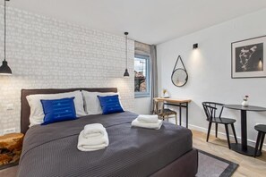 Quarto casal standard | 1 quarto, espaço de trabalho para notebook, Wi-Fi de cortesia