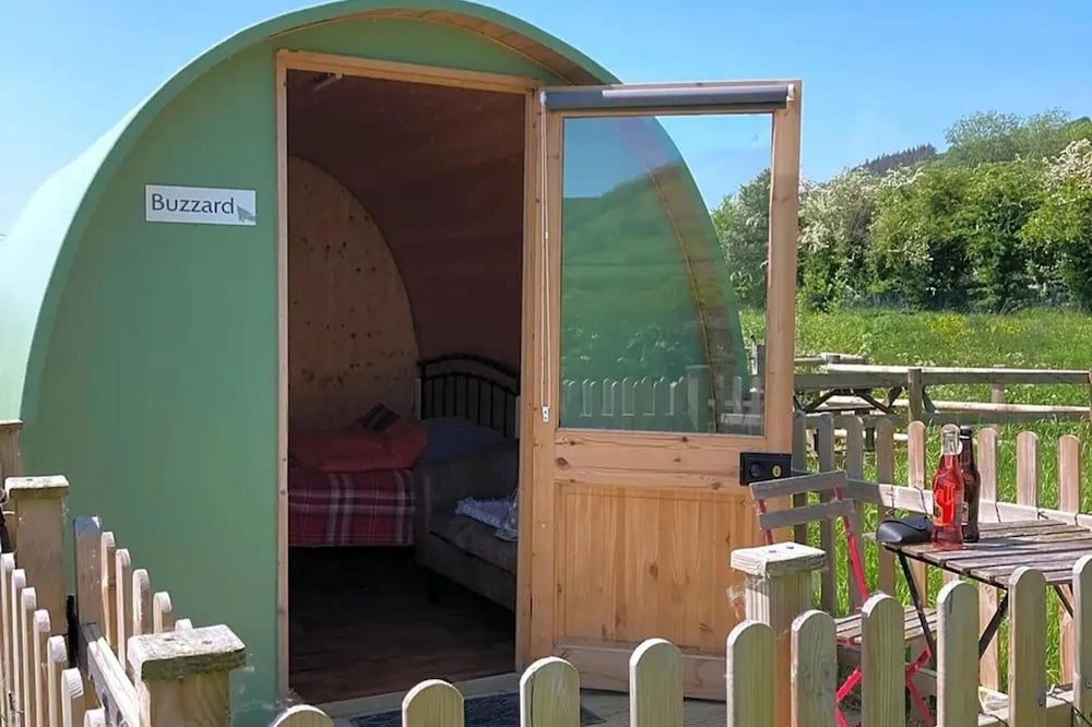 Green Dragon And Kitchen Pod - Sleeps 2 & Parking - Welshpool