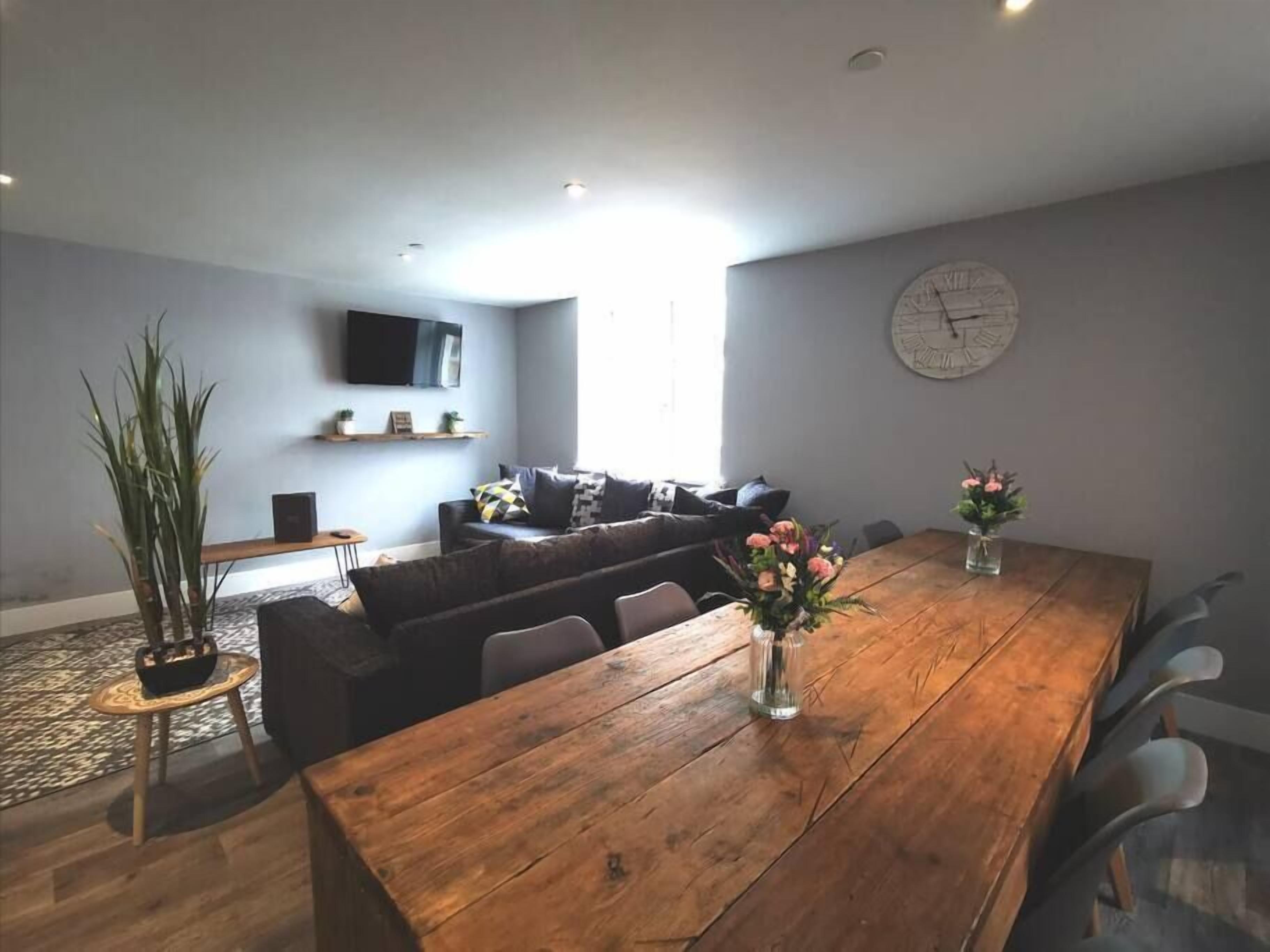 3 Room Studio  Contractor-friendly Setup - Burry Port