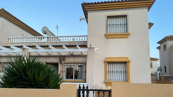 Modern Escape, Shared Pool, Private Terrace - Villamartin