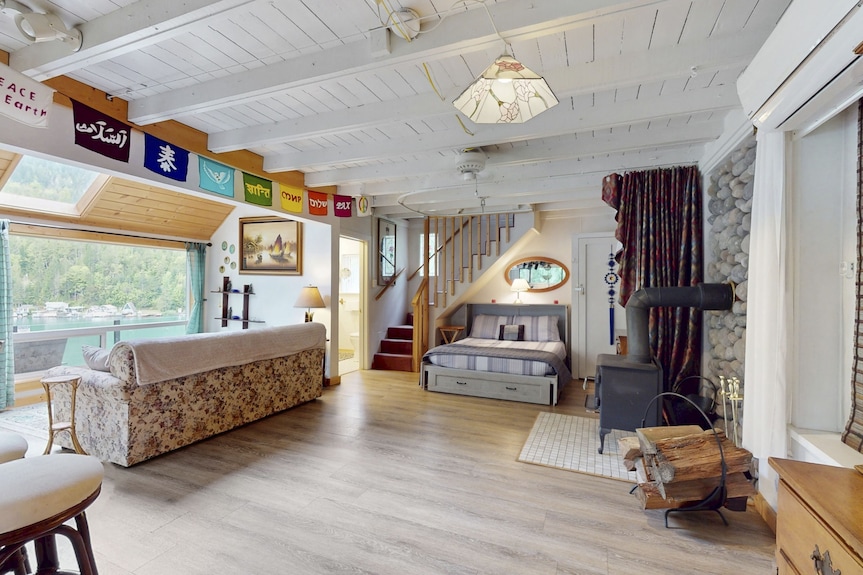 Rustic Waterfront Cabin Retreat On Scenic Lake Sutherland - Lake Crescent, WA