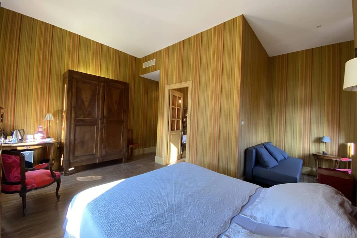 Casa de campo conforto, vista para a piscina | 1 quarto, frigobar, cofres nos quartos, quartos à prova de som