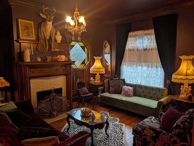 Magical Victorian Near Hiking / Wine Trail - Trail of Tears State Forest, Jonesboro