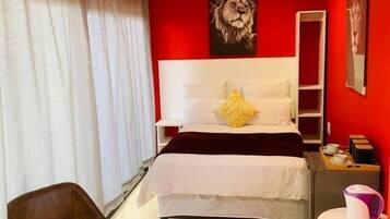 Quarto Duplo Básico | Ferro/tábua de engomar, Wi-fi grátis