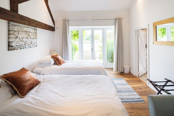 Deer Cottage At Rowden Manor - Sleeps 5 & Parking - Chippenham