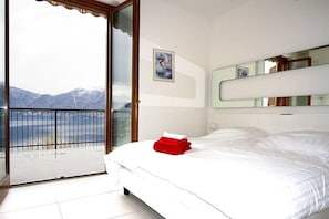 Apartamento, 1 cama de casal, pátio, vista para a montanha (Sopra il Lago 5) | 1 quarto, com decoração personalizada, com mobília individualizada