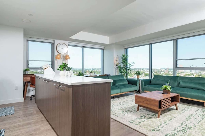 Central Square 3br Condo With Downtown View, Gym And Parking! 8 Sleeps - Mission Hill - Boston