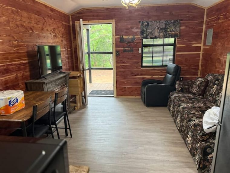 Deer Cabin - Lake Thunderbird, OK