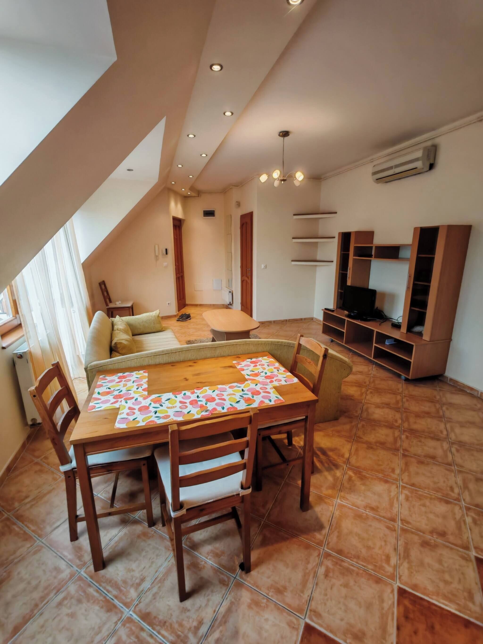 Kazinczy 2-zimmer-wohnung Mit Balkon - Kecskemét