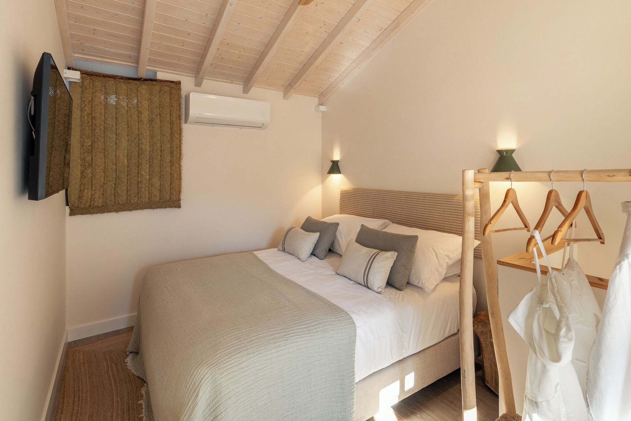 Suíte estúdio luxo, 1 cama Queen e sofá-cama | Cofres nos quartos, quartos à prova de som, Wi-Fi de cortesia