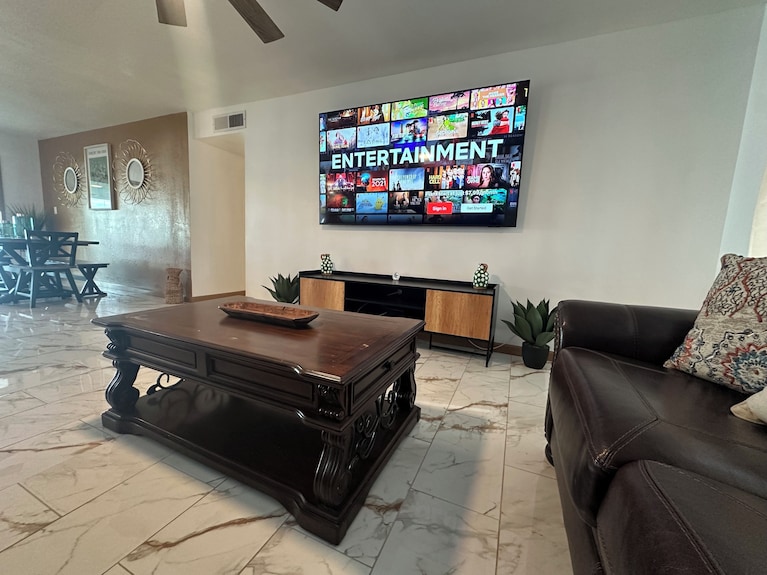 Modern & Spacious 3-bedroom 2-bathroom Home - Casa Grande