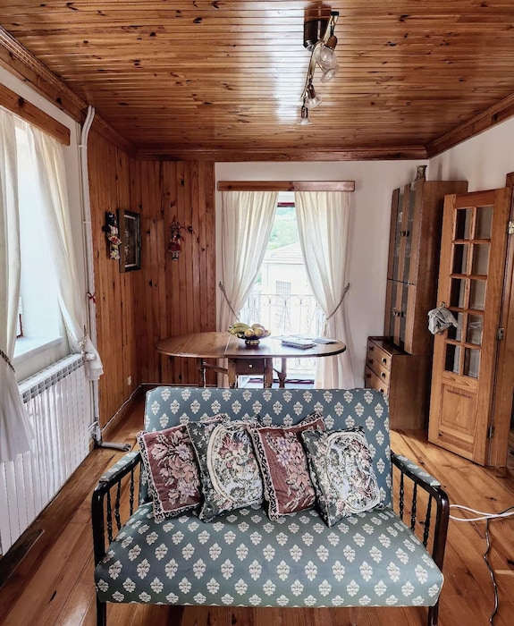Rustic And Comfortable Accommodation In The Heart Of Loriga. Room For 8 People. -