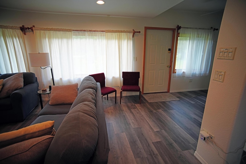 The Ten Mile House Walk To Beach + Boat Parking - Ketchikan, AK