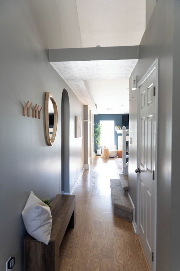 Charming Cul-de-sac Home- Sleeps 10-game Room & B-ball Court - Carmel, IN