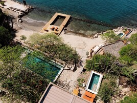 Piscina externa, guarda-sóis