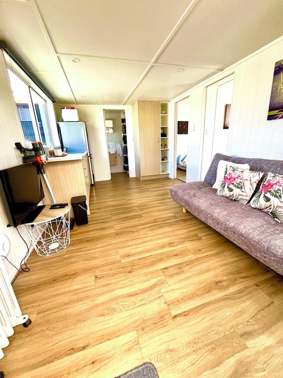 Comfy And Cozy At The Lake - New Zealand