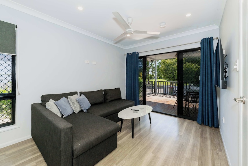 Golfside Haven 2 Bedroom Duplex With Golf Course Views In Rosslea - Vincent