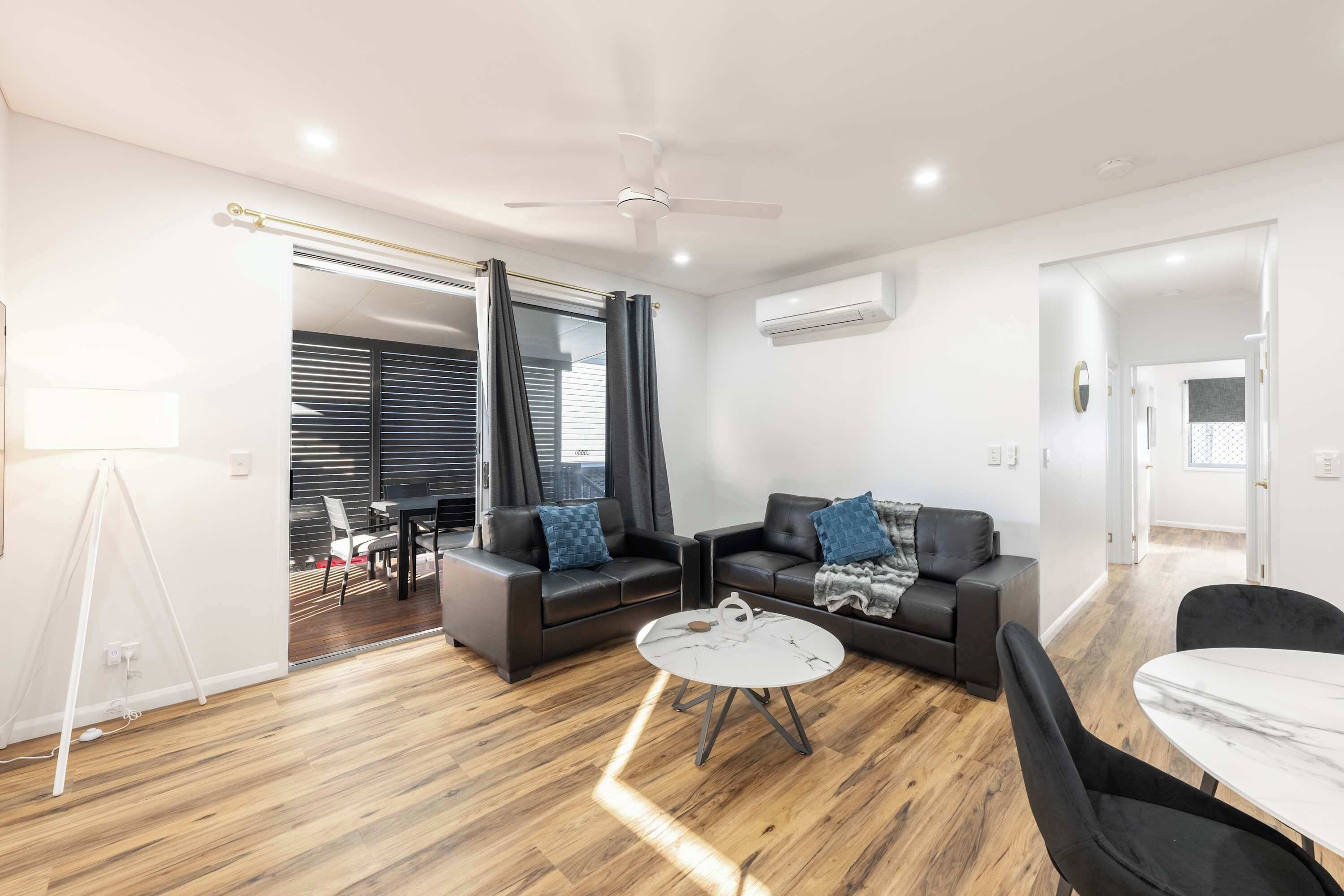 Windsor Charm | Stylish 2br Unit In Hermit Park, Close To Cbd & Strand - Townsville