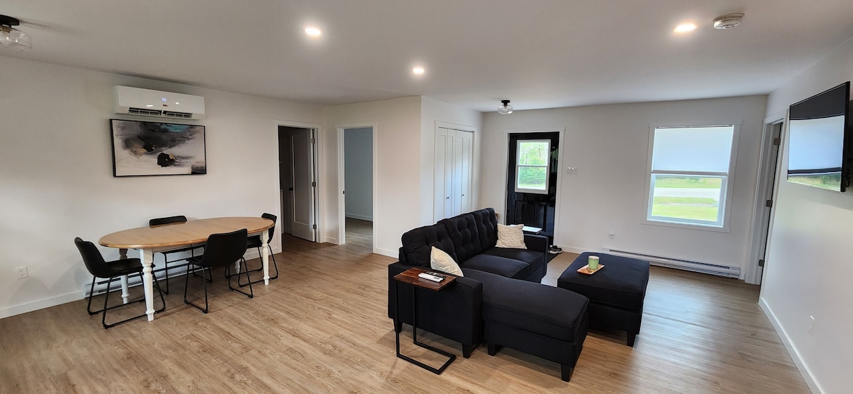 The Beagle - Entire House Near Airport & Cbu - Glace Bay