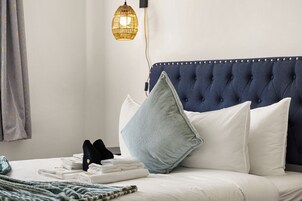 Apartamento família, 2 quartos, sacada, vista para o oceano | Ferros/tábuas de passar roupa, Wi-Fi de cortesia