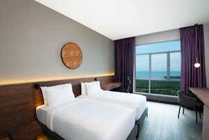 Quarto Superior, vista para o mar | Cofre no quarto, secretária, Wi-fi grátis, roupa de cama fornecida 