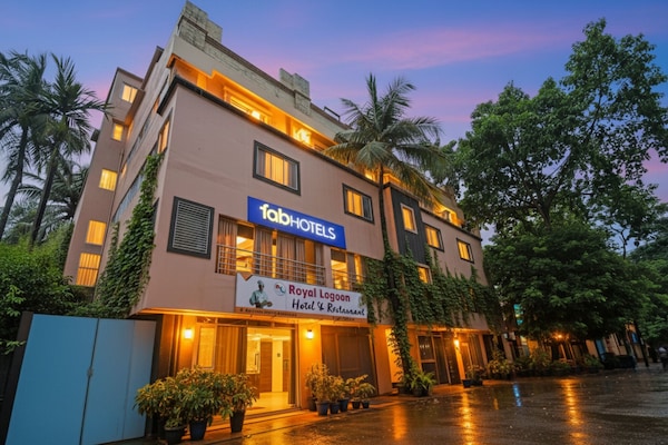 Fabhotel Royal Lagoon - 布巴尼斯瓦爾