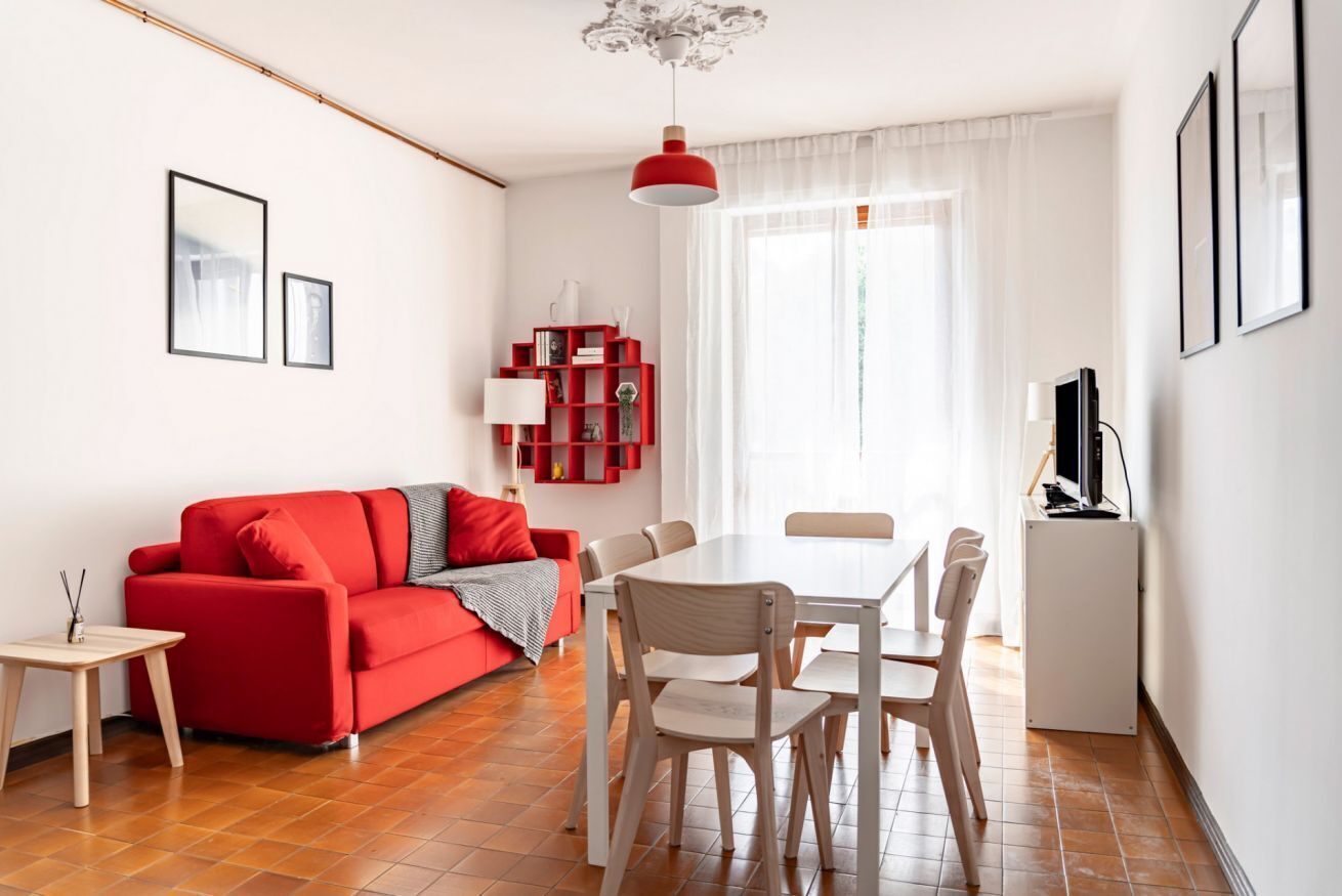Guesthost - Cozy 80 Sqm Apartment Located On The First Floor Of A Building With A Lift, Ideal For Hosting Up To 6 People.located In Garda, The Accommodation Boasts A Strategic Position: The Beach Is Just A 2-minute Walk Away, While The City Center Can Be - Garda