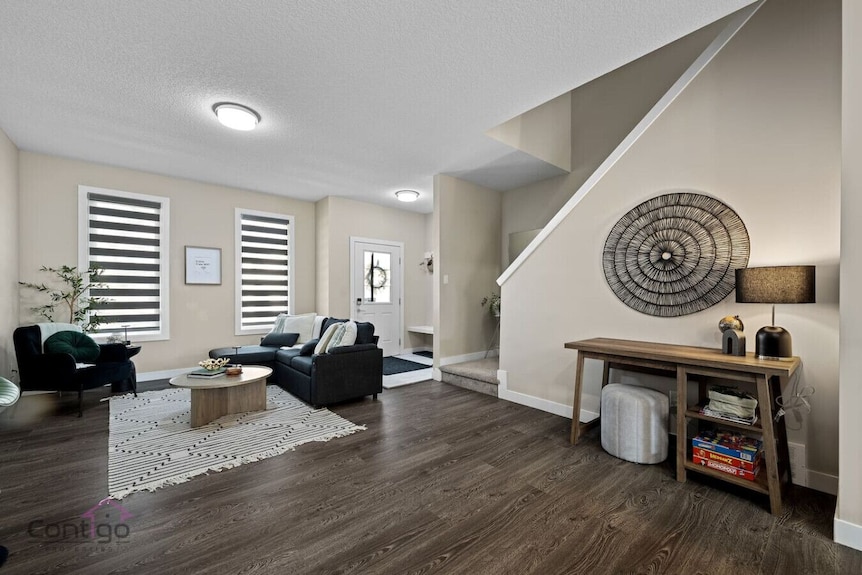 4 Br | Yard | Garage | Near Commonwealth & Rogers! - Alberta