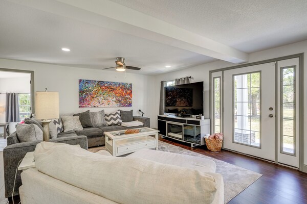 Pool Table, Fire Pit: Spacious Home In Dover! - Plant City, FL