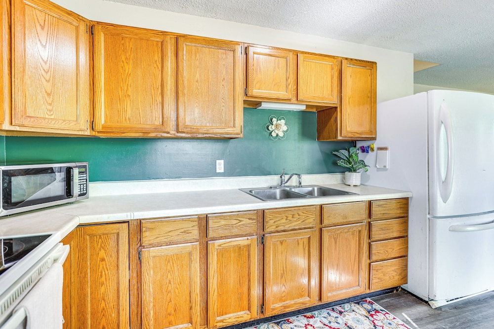 Hunt & Fish: Peaceful Country Escape In Chapman! - Milford State Park, Milford