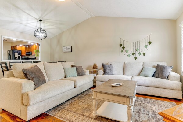 14 Mi To Dtwn Indy: Family Gem W/ Yard - Greenwood, IN