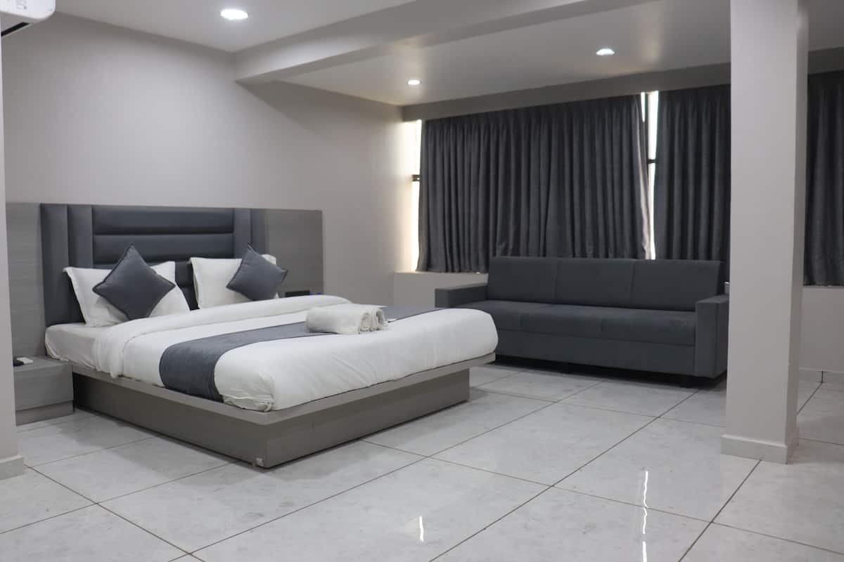 Quarto Duplo Deluxe, Vista para a cidade | Secretária adequada para computadores portáteis, Wi-fi grátis