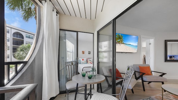 Condo, várias camas (Unique two-story cabana condo located) | Opções para refeição