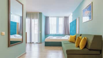 Quarto Duplo Deluxe, varanda | Secretária adequada para computadores portáteis