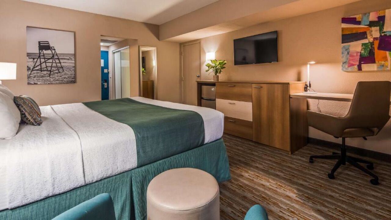 3 Stylish Rooms Near Ocean With Pool Access & Sunset Views - Coastal Retreat - Miami Beach