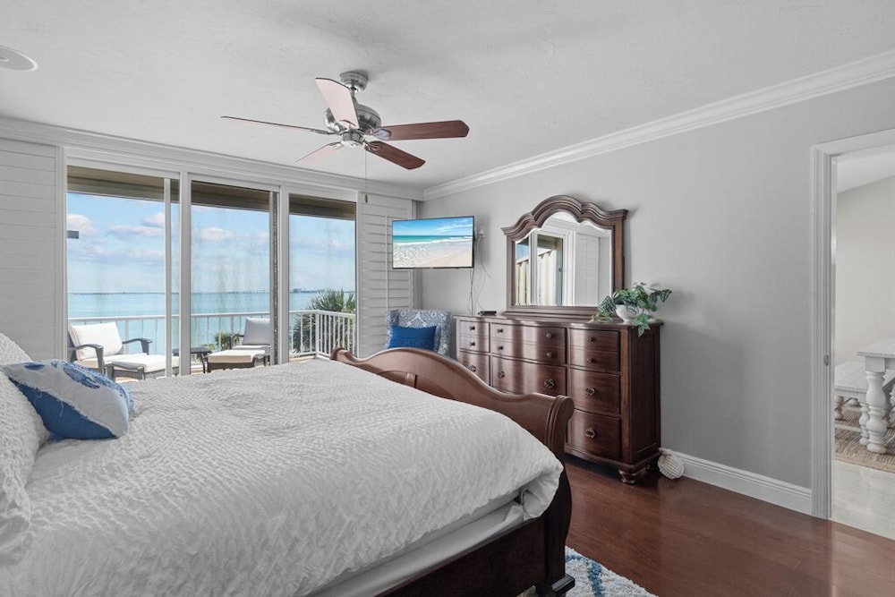 Luxury Bayfront 2BR Condo | Stunning Views, Pool, & Walk to Lighthouse ...