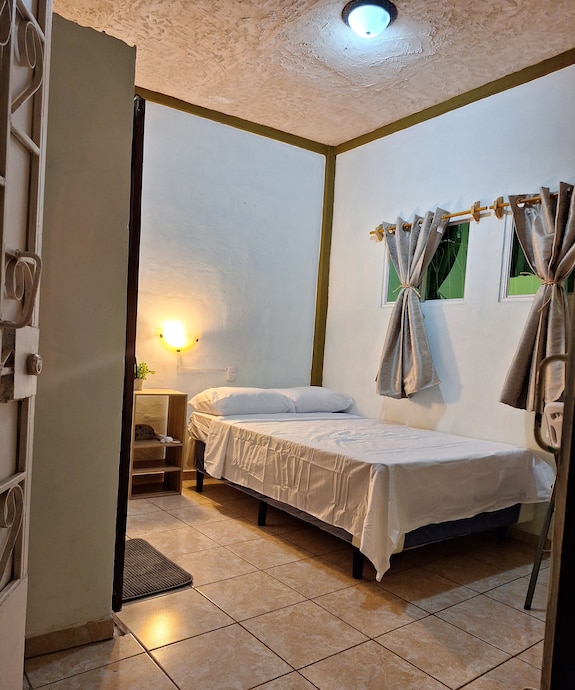 Personal Rooms - Santa Ana