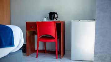 Secretária, secretária adequada para computadores portáteis