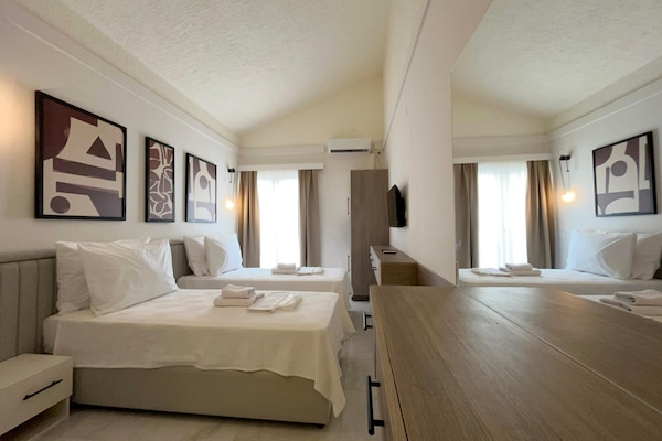 Quarto superluxo, sacada, vista para a cidade | Wi-Fi de cortesia