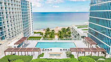 2 piscinas exteriores, guarda-sóis, espreguiçadeiras