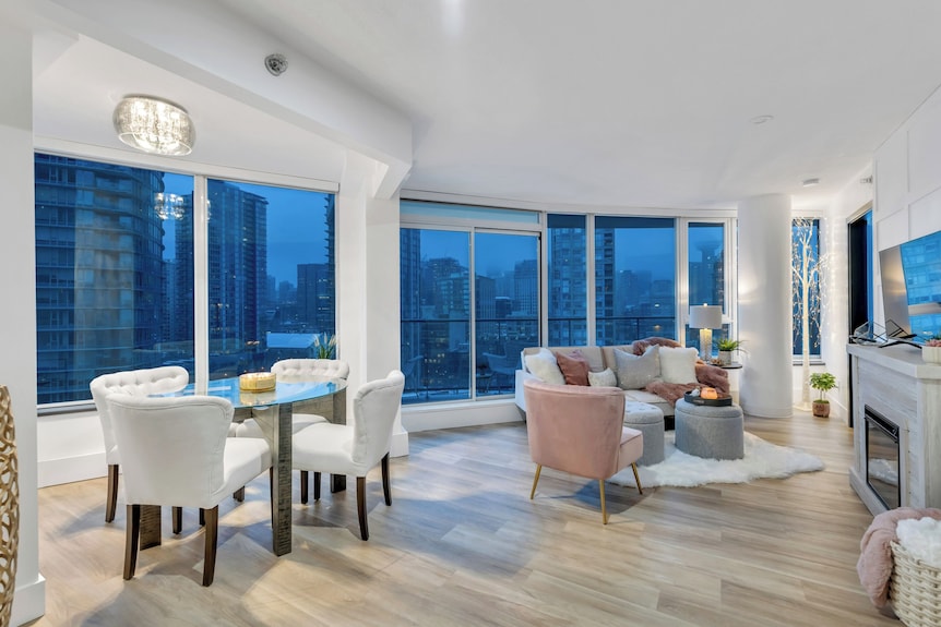 Modern Cozy Condo | 2br/2ba Retreat In The Heart Of Downtown Vancouver - Vancouver