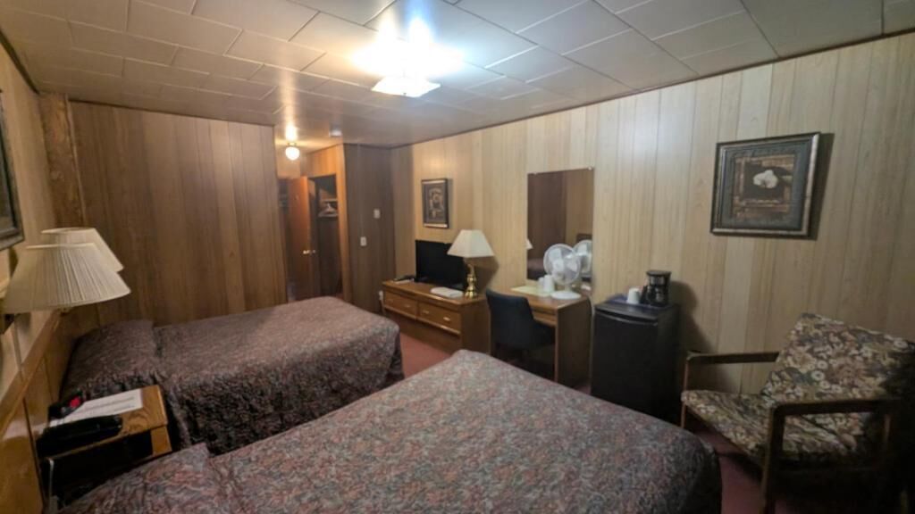 Airport Chalet , Whitehorse: Hotel Reviews, Rooms & Prices | Hotels.com