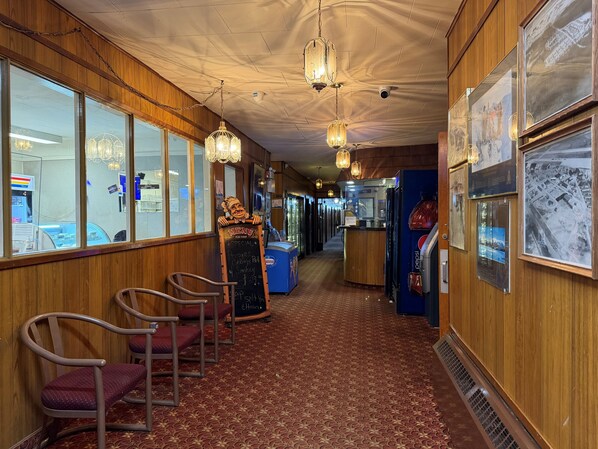 Airport Chalet , Whitehorse: Hotel Reviews, Rooms & Prices | Hoteles.com