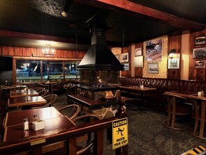 Airport Chalet , Whitehorse: Hotel Reviews, Rooms & Prices | Hotels.com