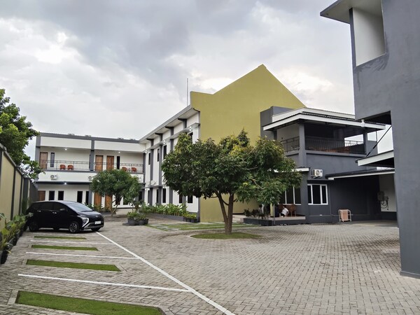 Rr -2 Syariah Hotel Slg - Kediri